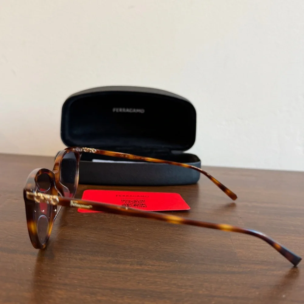 Salvatore Ferragamo | Accessories | Nwt Ferragamo Sunglasses Cat Eye ...